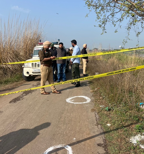 Gangster injured in retaliatory fire while trying to flee police ...